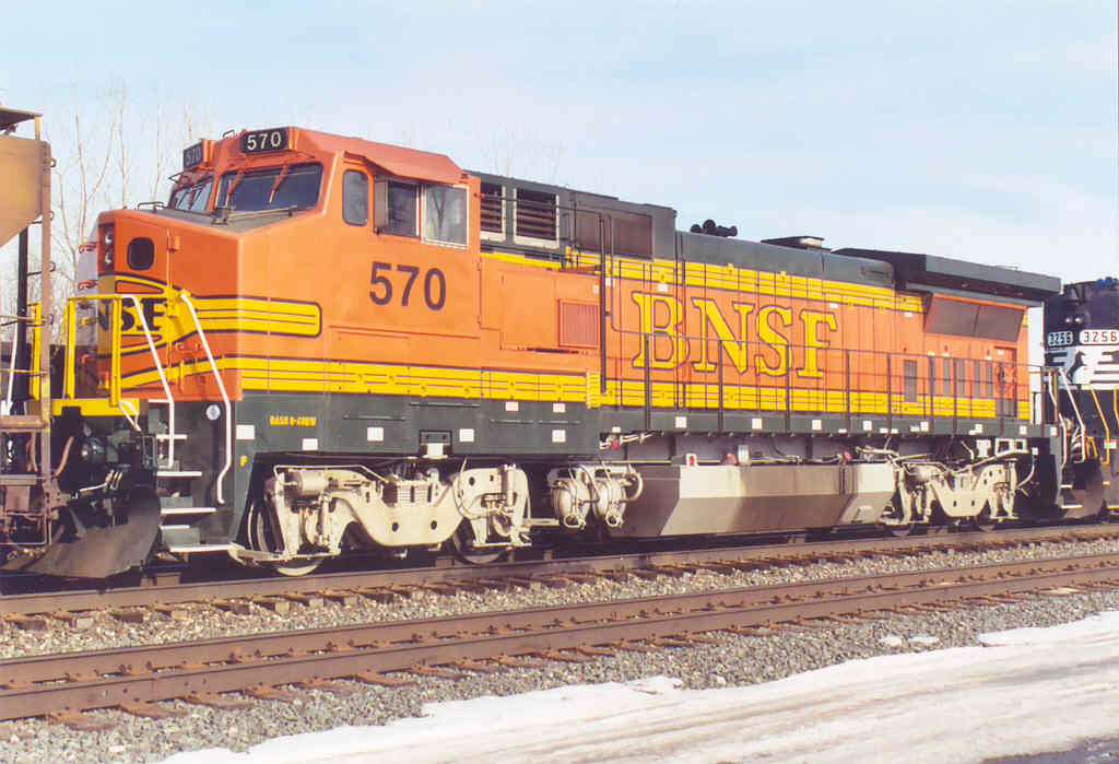 BNSF #570 on 12V